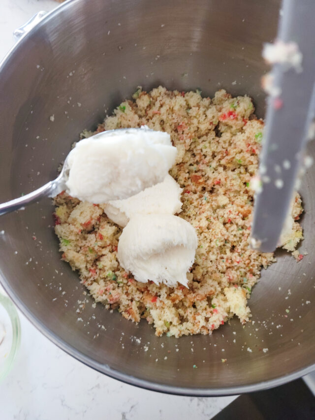 How to Make Spring Easter Cakesicles - Domestically Speaking