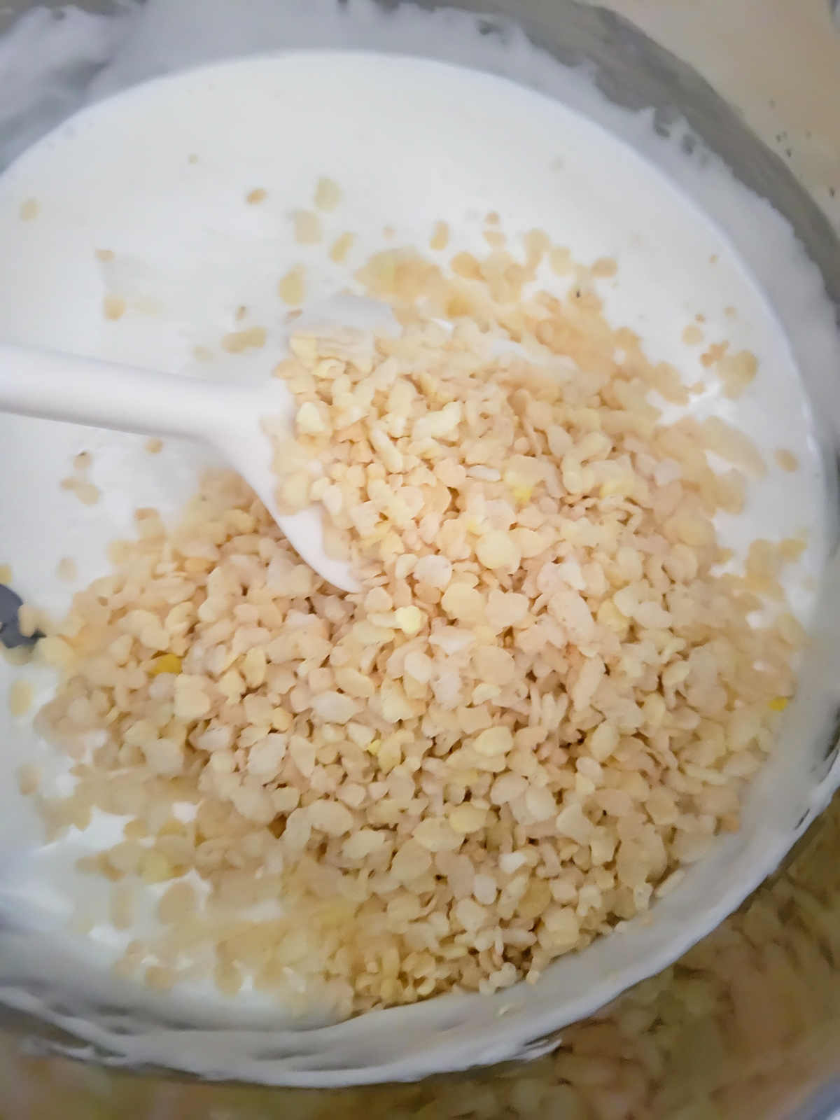 Patriotic Star-Shaped Rice Krispie Treats for the 4th of July ...